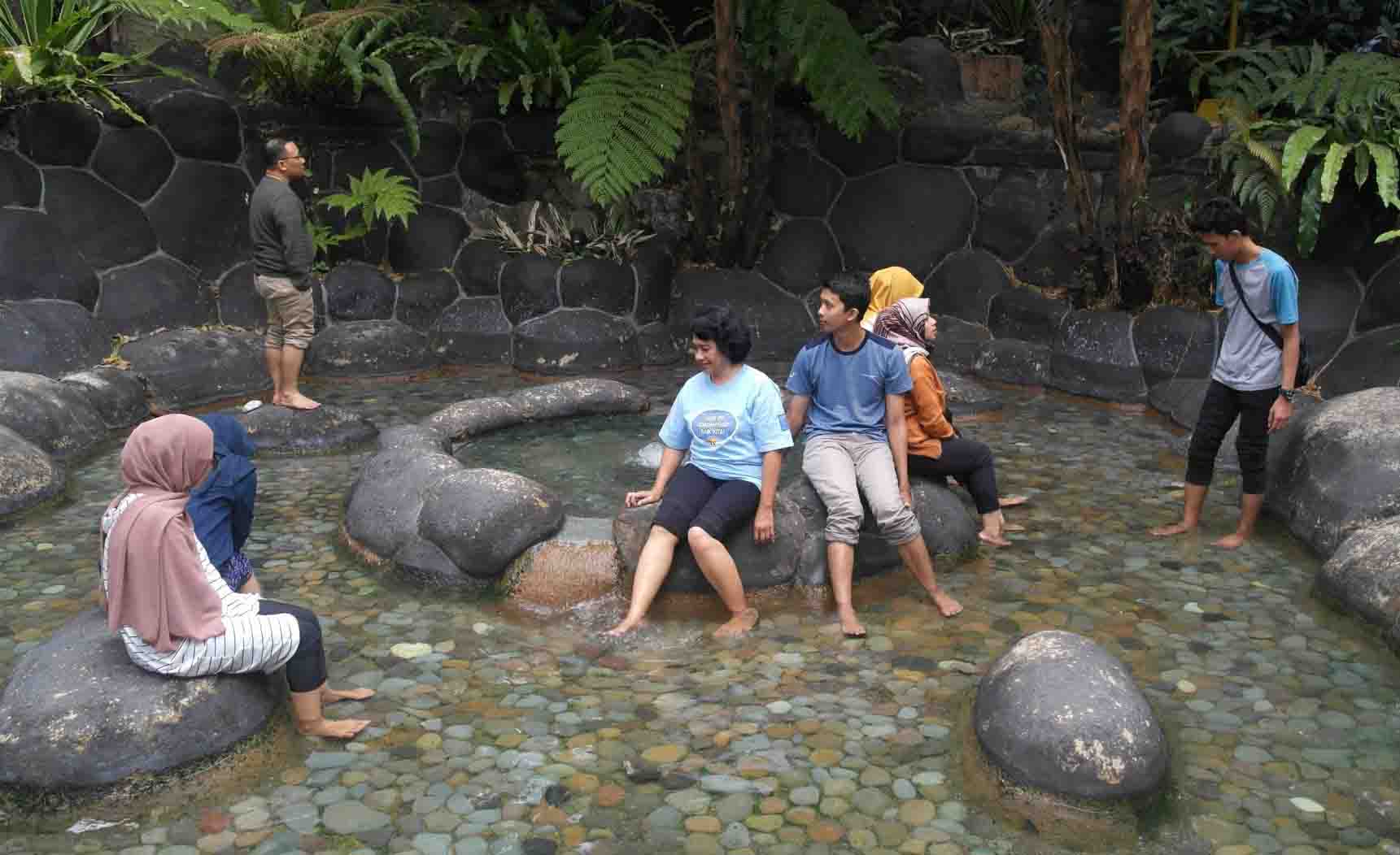 Berendam Air Panas di Sari Ater, Ciater Subang Bandung Jawa Barat ...