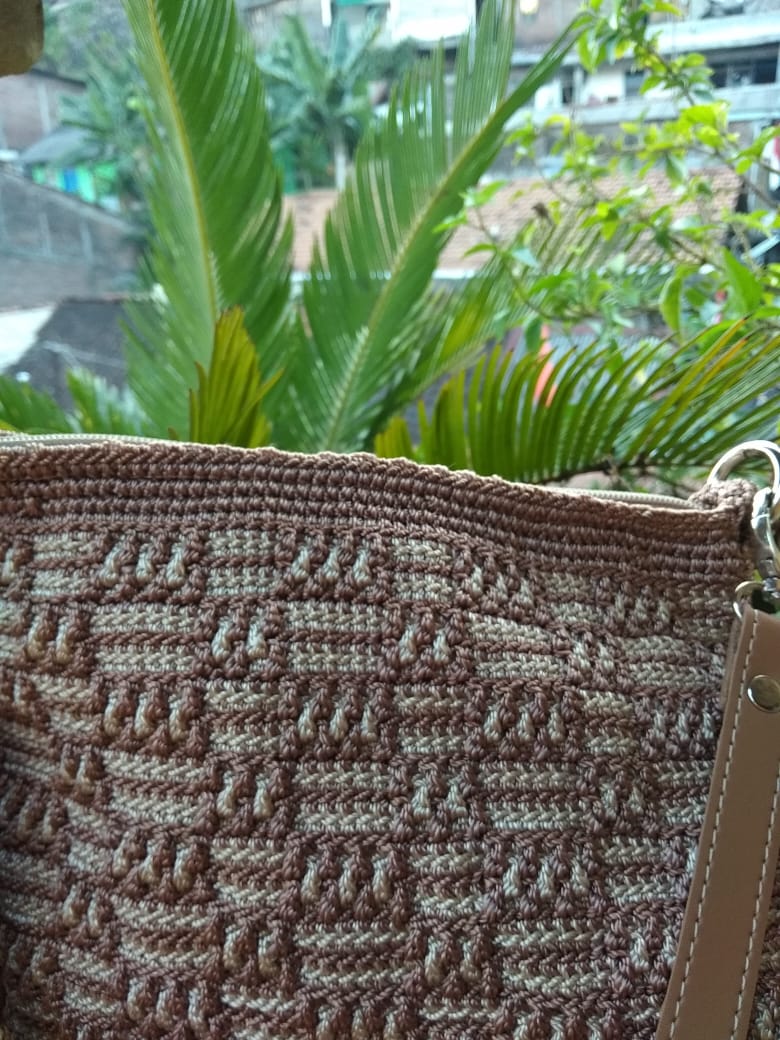 Cantiknya Rajut Motif Mozaik Bersanding dengan Bunga Jemani dan Tanaman ...